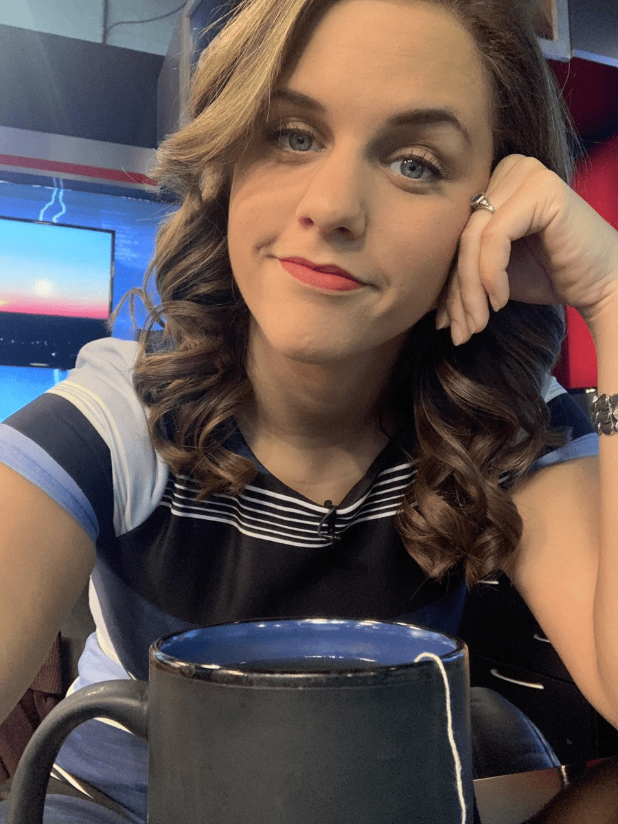 Laura Mock Bio, Age, Family, Height, Marriage, Salary, Net Worth, Education