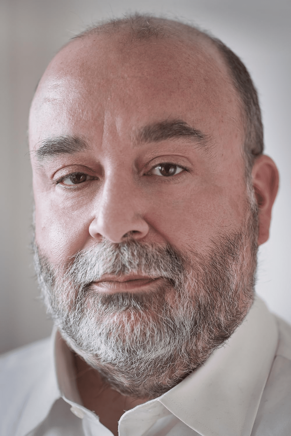 Roger Nevares Bio, Age, Family, Height, Marriage, Salary, Net Worth, Career